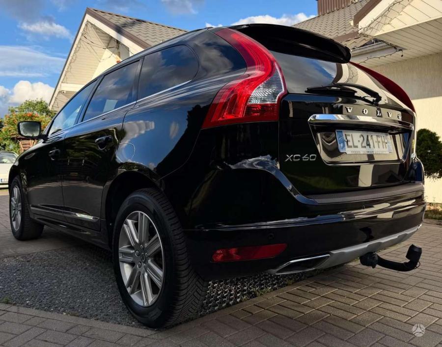 Black Volvo XC60 2017 in Kaunas, with an engine capacity of 1.97 L and mileage of 240 thousand km for 13900 €, photo 21 on AUTOMOTO.COM.LV