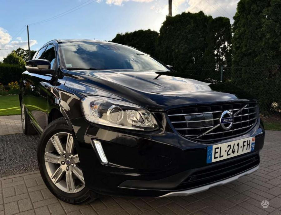 Black Volvo XC60 2017 in Kaunas, with an engine capacity of 1.97 L and mileage of 240 thousand km for 13900 €, photo 29 on AUTOMOTO.COM.LV