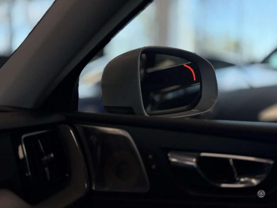 Black Volvo XC60 2017 in Klaipeda, with an engine capacity of 2.00 L and mileage of 300 thousand km for 21500 €, photo 14 on AUTOMOTO.COM.LV
