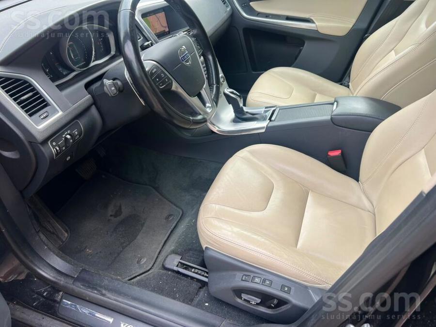 Melns Volvo XC60 2017 Rīga, ar dzinēja tilpumu 2.40 L un nobraukumu 220 tūkst. km par 13490 €, foto 12 vietnē AUTOMOTO.COM.LV