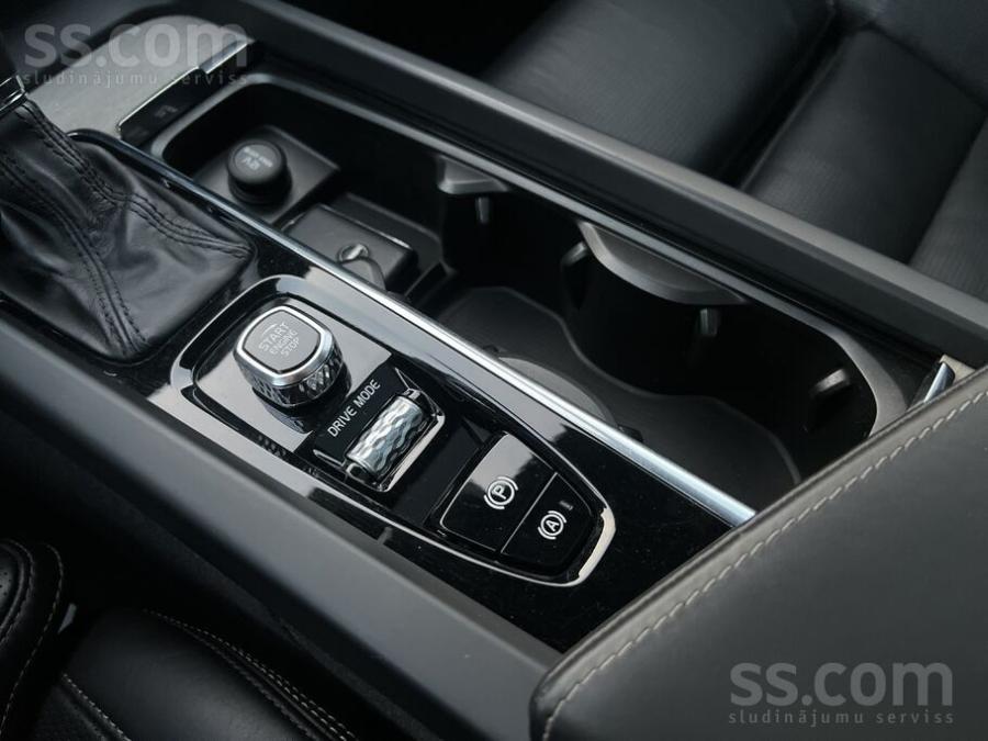 Melns Volvo XC60 2017 Jelgava, ar dzinēja tilpumu 2.00 L un nobraukumu 138 tūkst. km par 23400 €, foto 19 vietnē AUTOMOTO.COM.LV