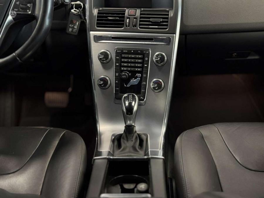 Melns Volvo XC60 2017 Klaipėda, ar dzinēja tilpumu 1.97 L un nobraukumu 239 tūkst. km par 14250 €, foto 29 vietnē AUTOMOTO.COM.LV