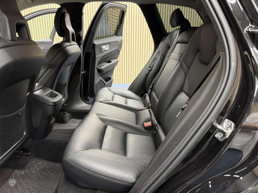 Melns Volvo XC60 2017 Marijampole, ar dzinēja tilpumu 2.40 L un nobraukumu 152 tūkst. km par 19999 €, foto 17 vietnē AUTOMOTO.COM.LV