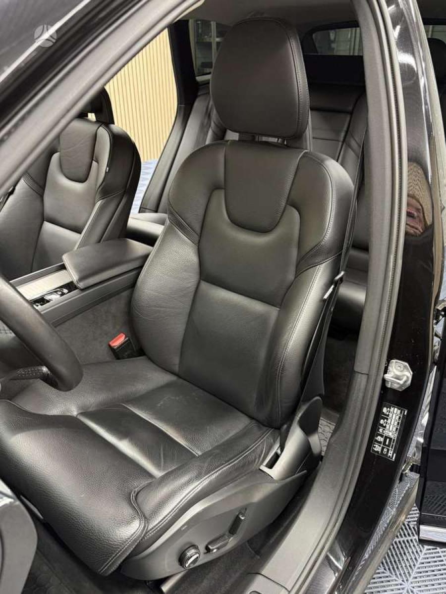 Melns Volvo XC60 2017 Marijampole, ar dzinēja tilpumu 2.40 L un nobraukumu 152 tūkst. km par 19999 €, foto 18 vietnē AUTOMOTO.COM.LV