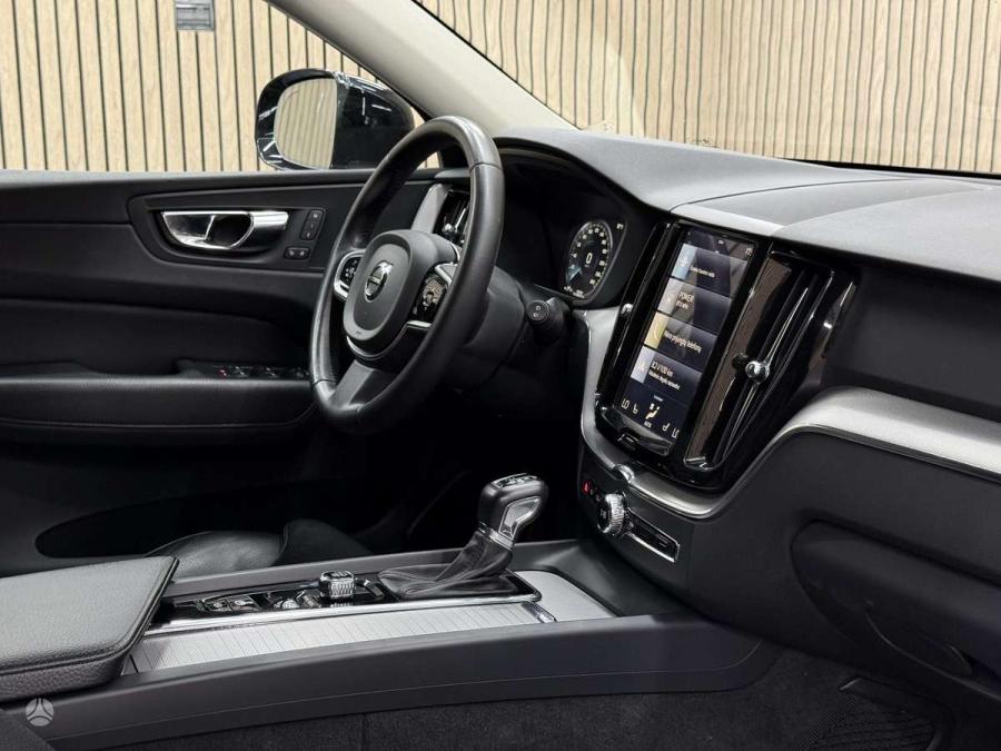 Melns Volvo XC60 2017 Marijampole, ar dzinēja tilpumu 2.40 L un nobraukumu 152 tūkst. km par 19999 €, foto 23 vietnē AUTOMOTO.COM.LV