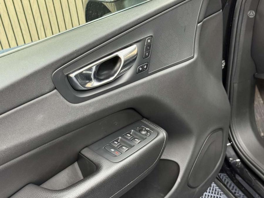 Melns Volvo XC60 2017 Marijampole, ar dzinēja tilpumu 2.40 L un nobraukumu 152 tūkst. km par 19999 €, foto 24 vietnē AUTOMOTO.COM.LV