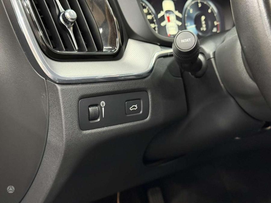 Melns Volvo XC60 2017 Marijampole, ar dzinēja tilpumu 2.40 L un nobraukumu 152 tūkst. km par 19999 €, foto 25 vietnē AUTOMOTO.COM.LV