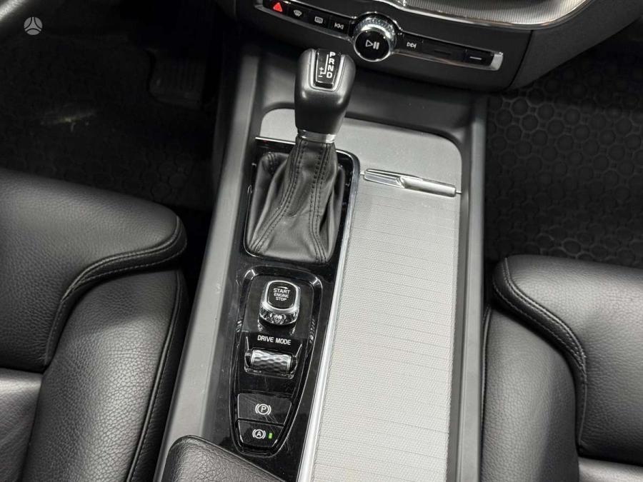 Melns Volvo XC60 2017 Marijampole, ar dzinēja tilpumu 2.40 L un nobraukumu 152 tūkst. km par 19999 €, foto 33 vietnē AUTOMOTO.COM.LV
