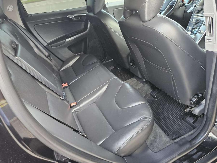 Melns Volvo XC60 2017 Šauļi, ar dzinēja tilpumu 2.40 L un nobraukumu 269 tūkst. km par 14950 €, foto 21 vietnē AUTOMOTO.COM.LV