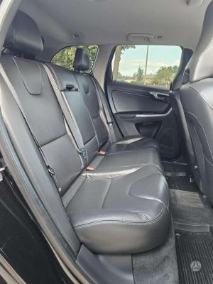 Melns Volvo XC60 2017 Šauļi, ar dzinēja tilpumu 2.40 L un nobraukumu 269 tūkst. km par 14950 €, foto 22 vietnē AUTOMOTO.COM.LV