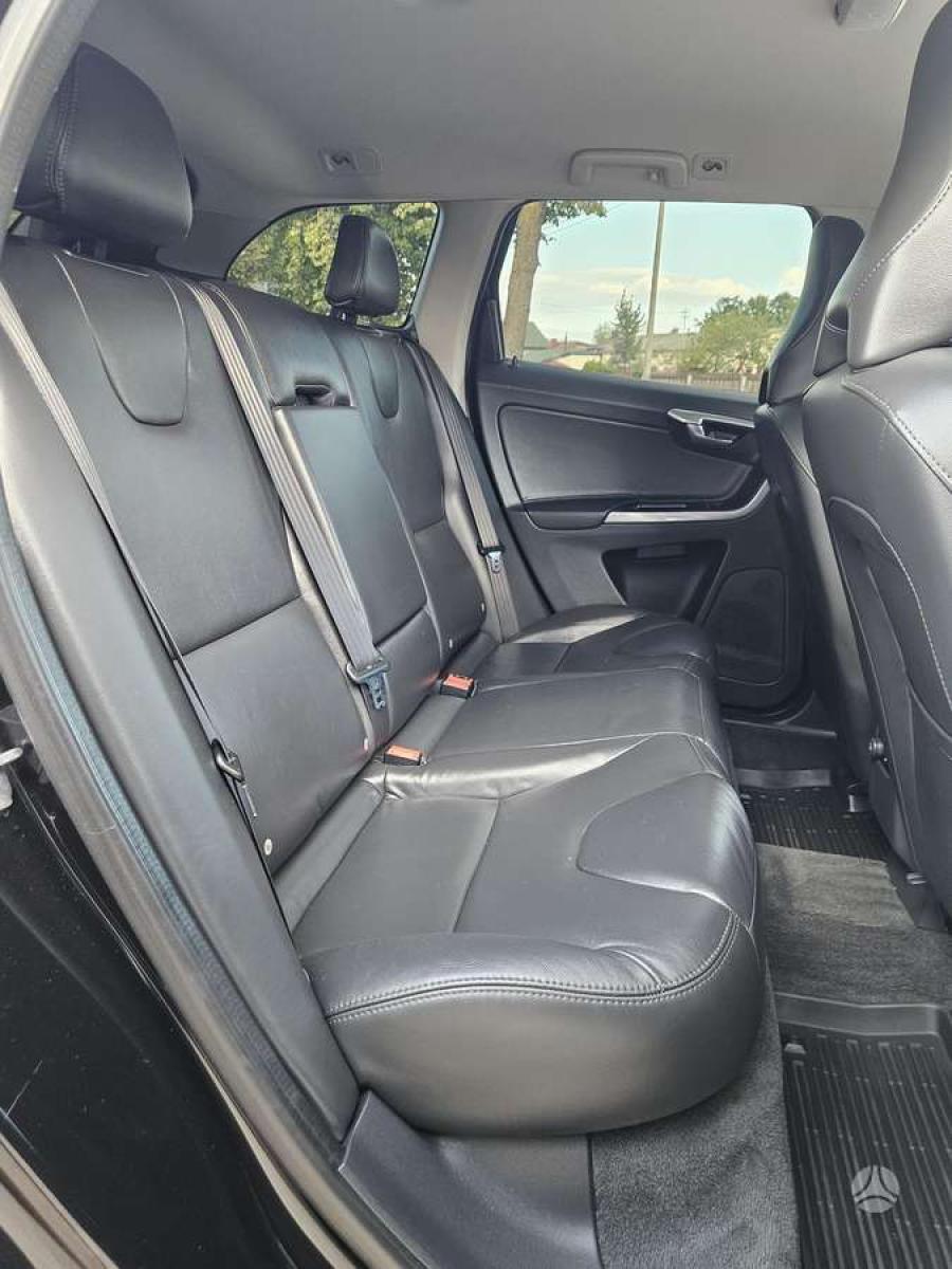 Melns Volvo XC60 2017 Šauļi, ar dzinēja tilpumu 2.40 L un nobraukumu 269 tūkst. km par 14950 €, foto 22 vietnē AUTOMOTO.COM.LV