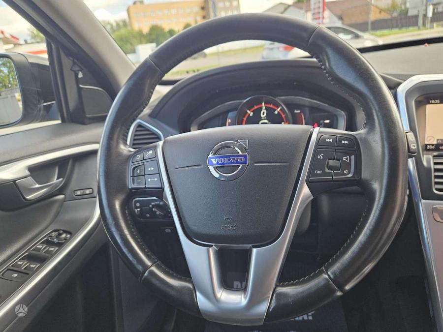 Melns Volvo XC60 2017 Šauļi, ar dzinēja tilpumu 2.40 L un nobraukumu 269 tūkst. km par 14950 €, foto 23 vietnē AUTOMOTO.COM.LV