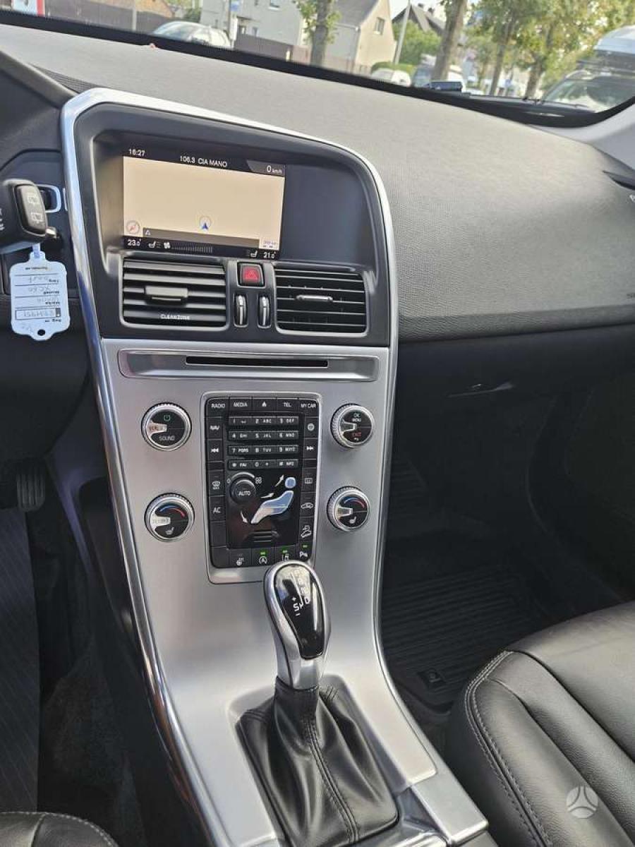 Melns Volvo XC60 2017 Šauļi, ar dzinēja tilpumu 2.40 L un nobraukumu 269 tūkst. km par 14950 €, foto 24 vietnē AUTOMOTO.COM.LV