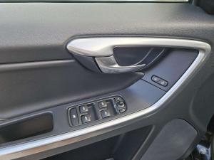 Melns Volvo XC60 2017 Šauļi, ar dzinēja tilpumu 2.40 L un nobraukumu 269 tūkst. km par 14950 €, foto 25 vietnē AUTOMOTO.COM.LV