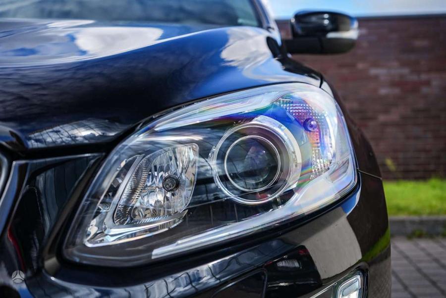 Black Volvo XC60 2017 in Marijampole, with an engine capacity of 1.97 L and mileage of 178 thousand km for 15950 €, photo 6 on AUTOMOTO.COM.LV