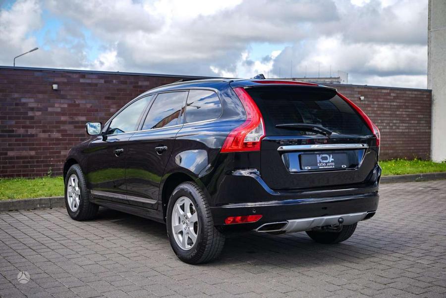 Black Volvo XC60 2017 in Marijampole, with an engine capacity of 1.97 L and mileage of 178 thousand km for 15950 €, photo 8 on AUTOMOTO.COM.LV