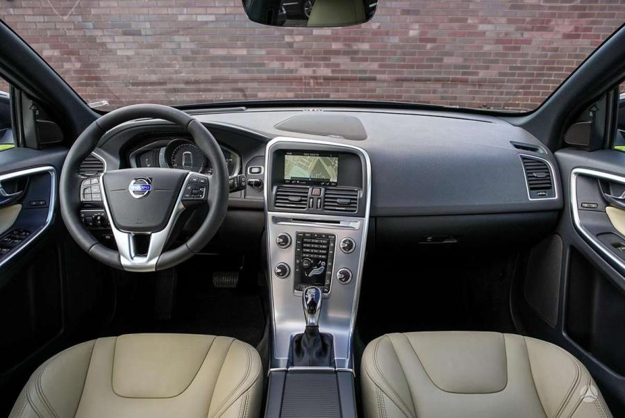 Black Volvo XC60 2017 in Marijampole, with an engine capacity of 1.97 L and mileage of 178 thousand km for 15950 €, photo 14 on AUTOMOTO.COM.LV