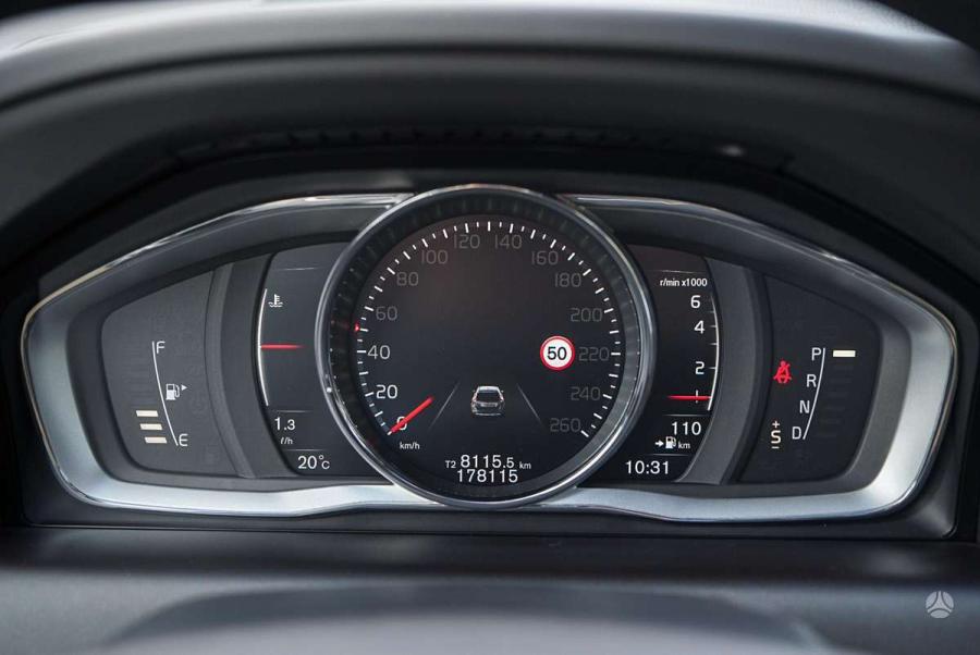 Black Volvo XC60 2017 in Marijampole, with an engine capacity of 1.97 L and mileage of 178 thousand km for 15950 €, photo 20 on AUTOMOTO.COM.LV