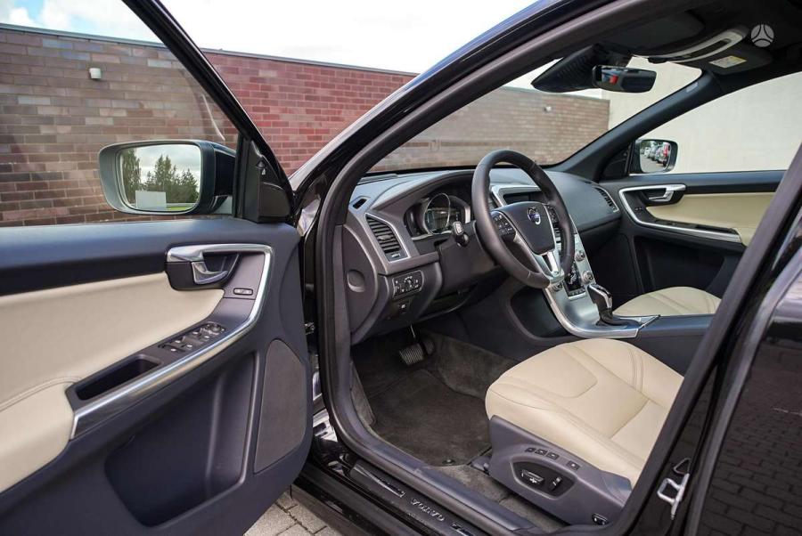 Black Volvo XC60 2017 in Marijampole, with an engine capacity of 1.97 L and mileage of 178 thousand km for 15950 €, photo 22 on AUTOMOTO.COM.LV