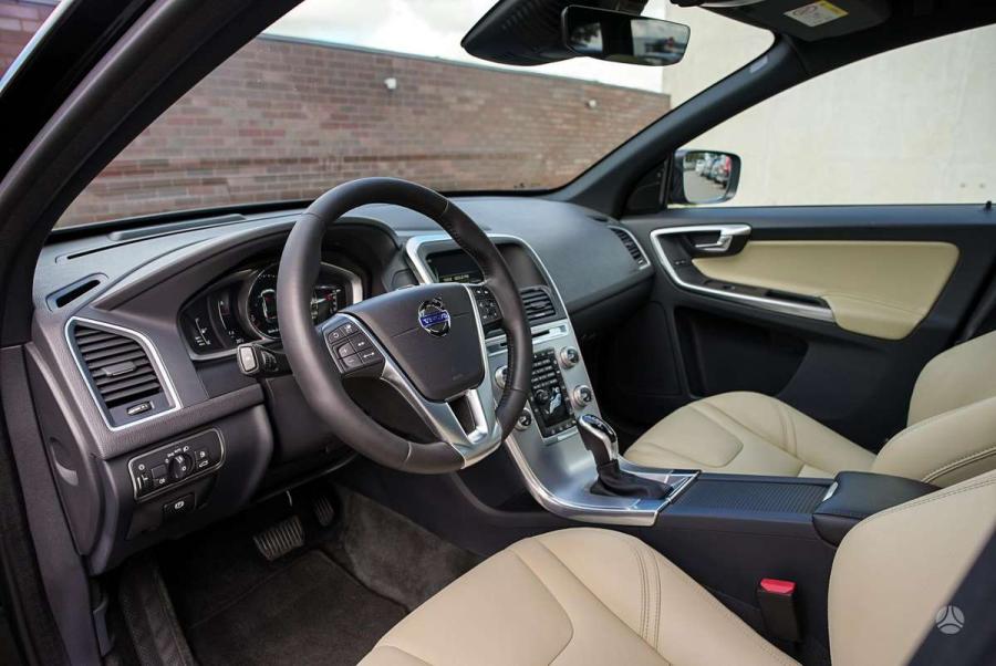 Black Volvo XC60 2017 in Marijampole, with an engine capacity of 1.97 L and mileage of 178 thousand km for 15950 €, photo 23 on AUTOMOTO.COM.LV