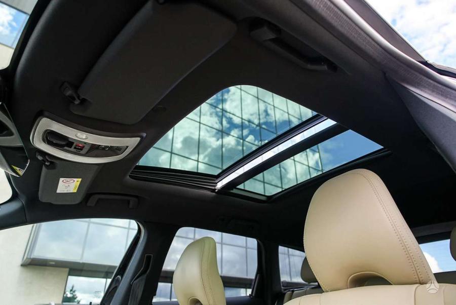 Black Volvo XC60 2017 in Marijampole, with an engine capacity of 1.97 L and mileage of 178 thousand km for 15950 €, photo 25 on AUTOMOTO.COM.LV