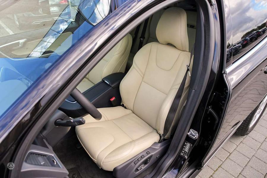 Black Volvo XC60 2017 in Marijampole, with an engine capacity of 1.97 L and mileage of 178 thousand km for 15950 €, photo 26 on AUTOMOTO.COM.LV