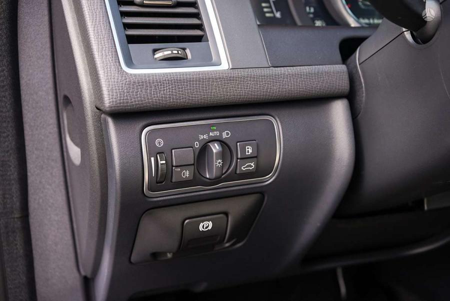 Black Volvo XC60 2017 in Marijampole, with an engine capacity of 1.97 L and mileage of 178 thousand km for 15950 €, photo 27 on AUTOMOTO.COM.LV