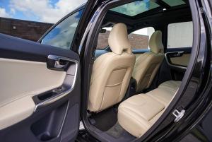 Black Volvo XC60 2017 in Marijampole, with an engine capacity of 1.97 L and mileage of 178 thousand km for 15950 €, photo 30 on AUTOMOTO.COM.LV