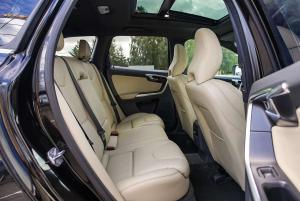 Black Volvo XC60 2017 in Marijampole, with an engine capacity of 1.97 L and mileage of 178 thousand km for 15950 €, photo 33 on AUTOMOTO.COM.LV