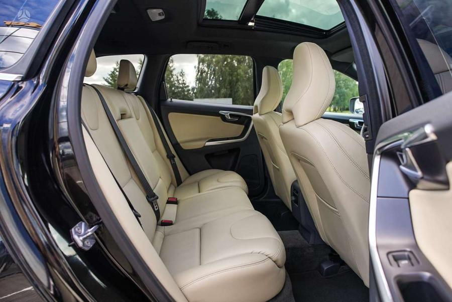 Black Volvo XC60 2017 in Marijampole, with an engine capacity of 1.97 L and mileage of 178 thousand km for 15950 €, photo 33 on AUTOMOTO.COM.LV