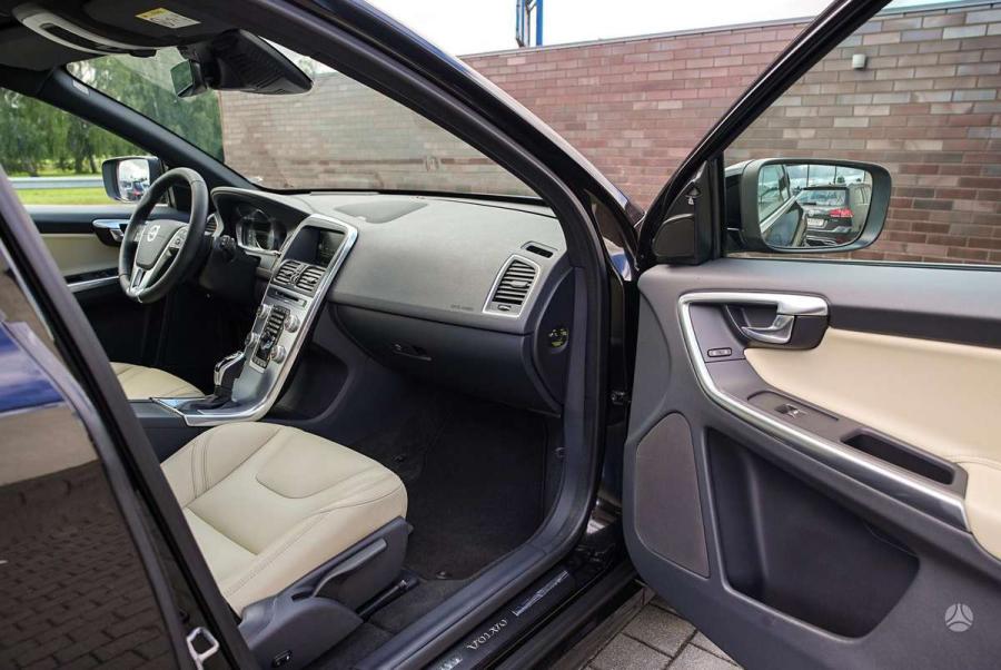Black Volvo XC60 2017 in Marijampole, with an engine capacity of 1.97 L and mileage of 178 thousand km for 15950 €, photo 34 on AUTOMOTO.COM.LV