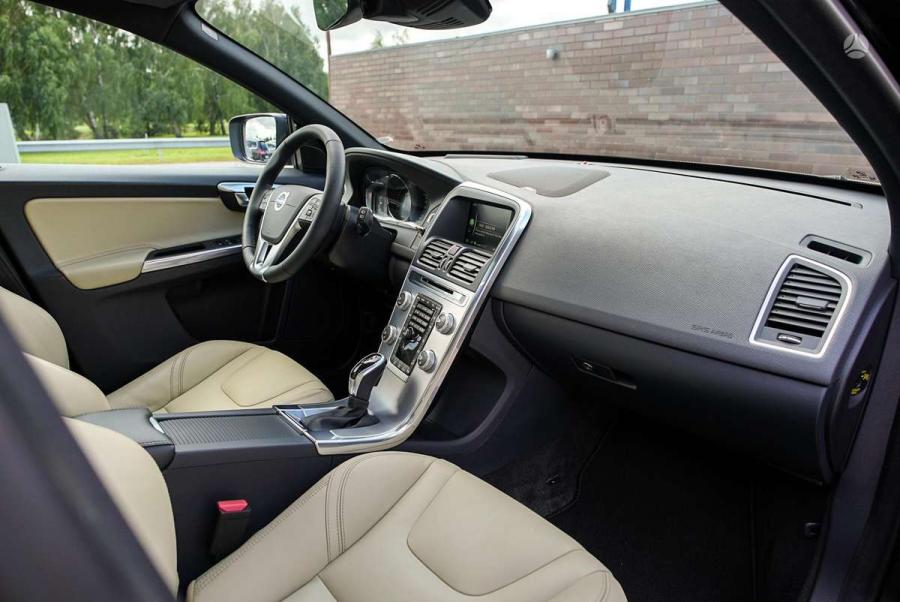 Black Volvo XC60 2017 in Marijampole, with an engine capacity of 1.97 L and mileage of 178 thousand km for 15950 €, photo 35 on AUTOMOTO.COM.LV