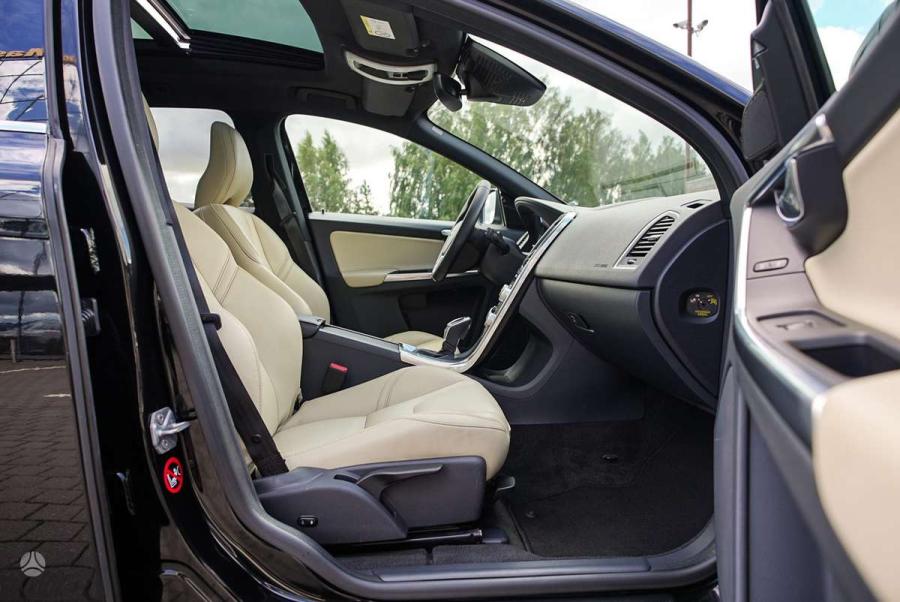 Black Volvo XC60 2017 in Marijampole, with an engine capacity of 1.97 L and mileage of 178 thousand km for 15950 €, photo 36 on AUTOMOTO.COM.LV