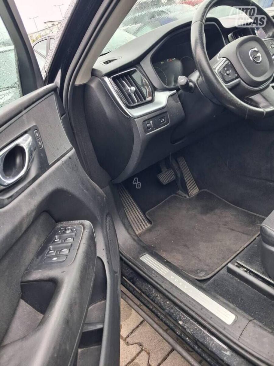 Black Volvo XC60 2017 in Kaunas, with an engine capacity of 2.00 L and mileage of 478 thousand km for 13750 €, photo 9 on AUTOMOTO.COM.LV