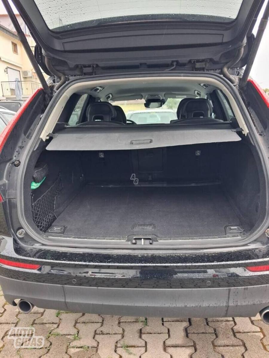 Black Volvo XC60 2017 in Kaunas, with an engine capacity of 2.00 L and mileage of 478 thousand km for 13750 €, photo 11 on AUTOMOTO.COM.LV