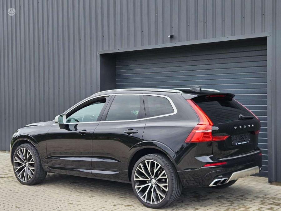 Black Volvo XC60 2017 in Kaunas, with an engine capacity of 1.97 L and mileage of 280 thousand km for 20750 €, photo 4 on AUTOMOTO.COM.LV