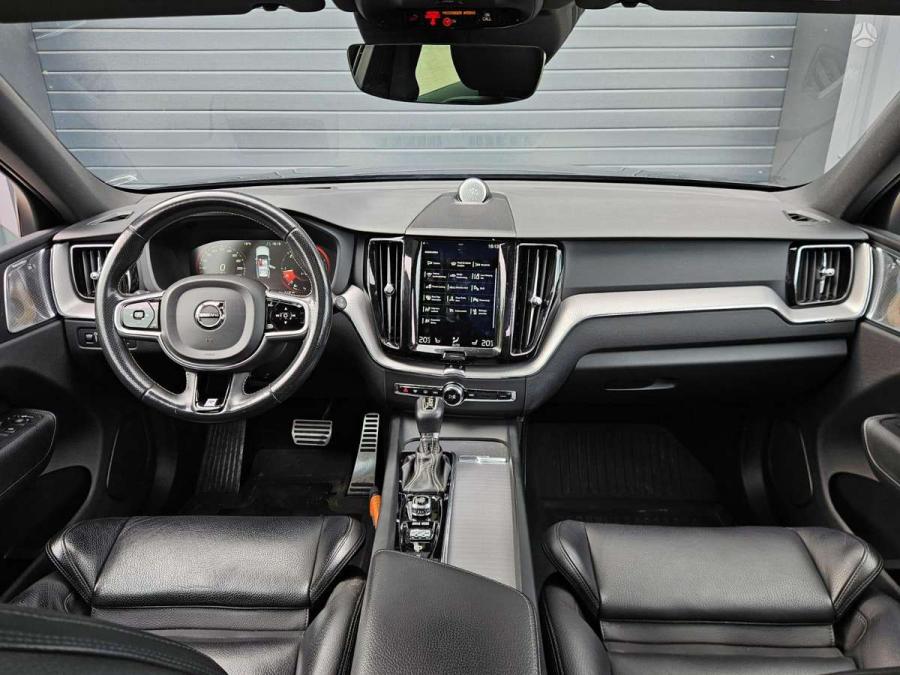 Black Volvo XC60 2017 in Kaunas, with an engine capacity of 1.97 L and mileage of 280 thousand km for 20750 €, photo 8 on AUTOMOTO.COM.LV