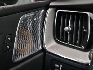 Black Volvo XC60 2017 in Kaunas, with an engine capacity of 1.97 L and mileage of 280 thousand km for 20750 €, photo 16 on AUTOMOTO.COM.LV