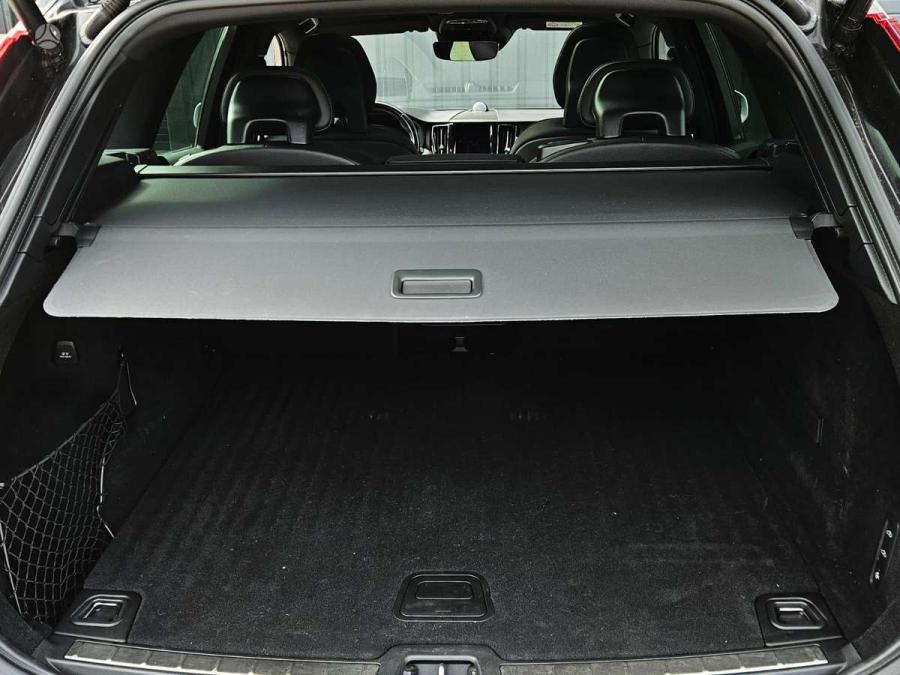 Black Volvo XC60 2017 in Kaunas, with an engine capacity of 1.97 L and mileage of 280 thousand km for 20750 €, photo 23 on AUTOMOTO.COM.LV