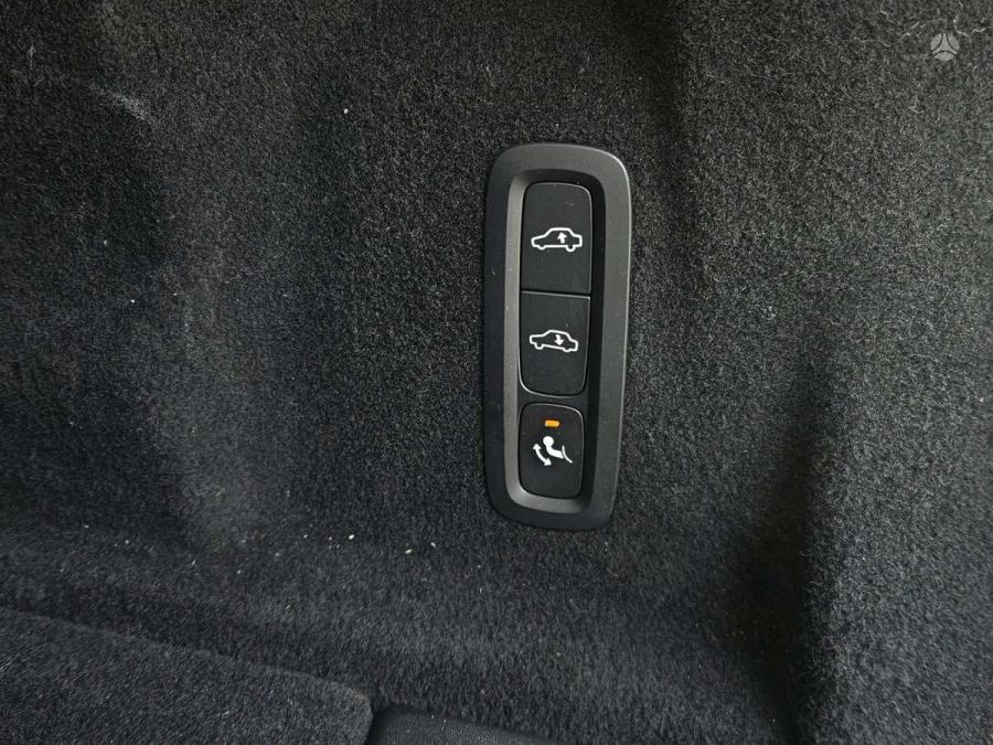Black Volvo XC60 2017 in Kaunas, with an engine capacity of 1.97 L and mileage of 280 thousand km for 20750 €, photo 24 on AUTOMOTO.COM.LV