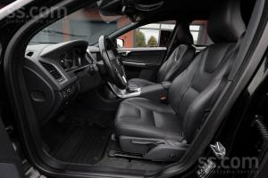 Black Volvo XC60 2017 in Jelgava, with an engine capacity of 2.40 L and mileage of 0 thousand km for 15750 €, photo 8 on AUTOMOTO.COM.LV