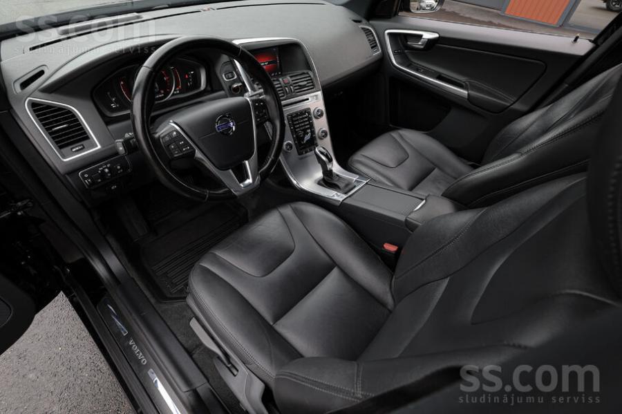 Black Volvo XC60 2017 in Jelgava, with an engine capacity of 2.40 L and mileage of 0 thousand km for 15750 €, photo 9 on AUTOMOTO.COM.LV
