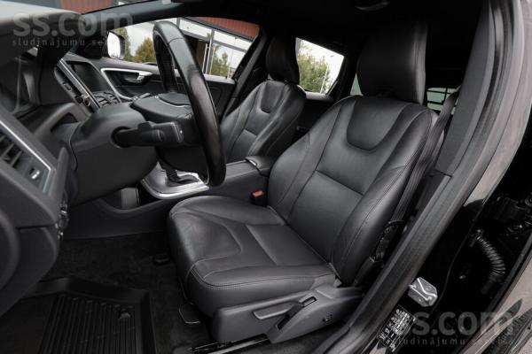 Volvo XC60 2017 in Jelgava on AUTOMOTO.COM.LV Black Volvo XC60 2017 in Jelgava, with an engine capacity of 2.40 L and mileage of 0 thousand km for 15750 €, photo 10 on AUTOMOTO.COM.LV