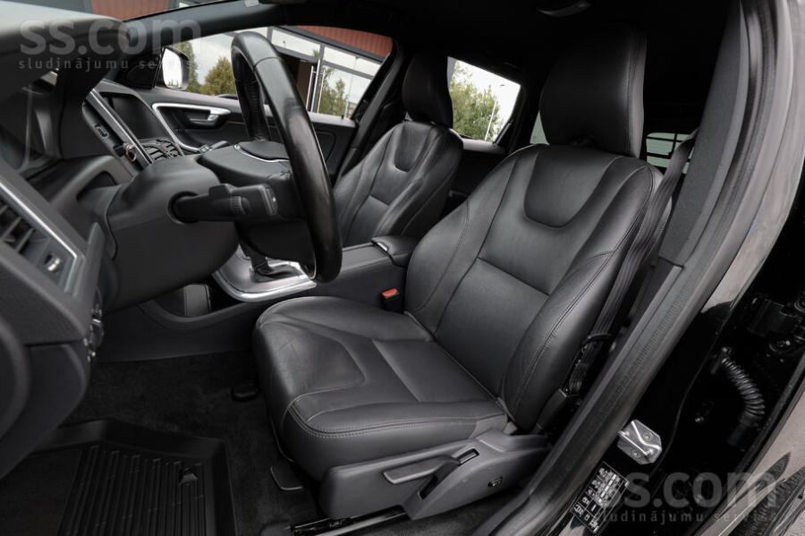 Black Volvo XC60 2017 in Jelgava, with an engine capacity of 2.40 L and mileage of 0 thousand km for 15750 €, photo 10 on AUTOMOTO.COM.LV