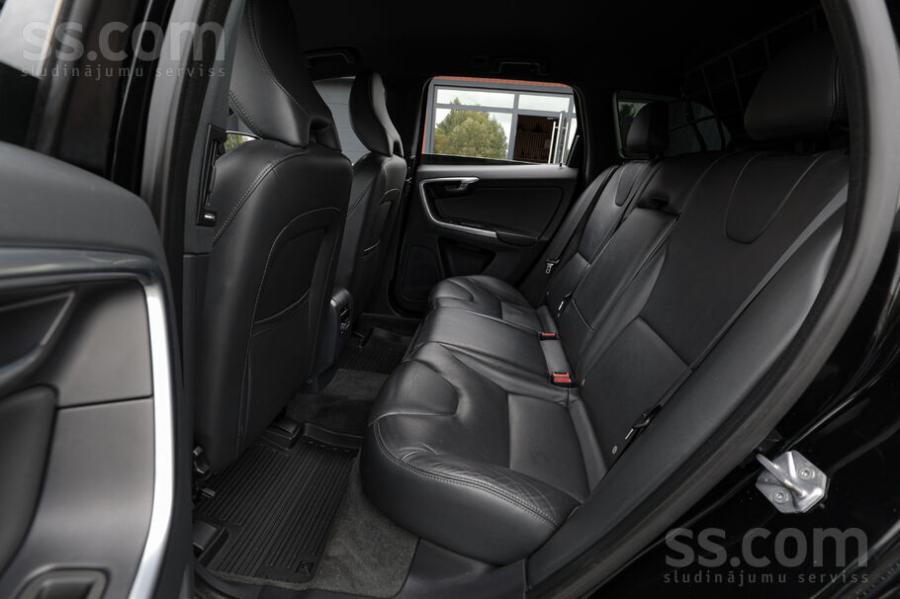Black Volvo XC60 2017 in Jelgava, with an engine capacity of 2.40 L and mileage of 0 thousand km for 15750 €, photo 11 on AUTOMOTO.COM.LV