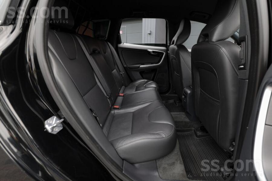 Black Volvo XC60 2017 in Jelgava, with an engine capacity of 2.40 L and mileage of 0 thousand km for 15750 €, photo 12 on AUTOMOTO.COM.LV