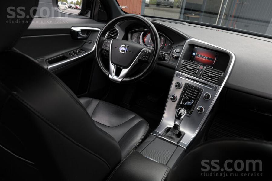 Black Volvo XC60 2017 in Jelgava, with an engine capacity of 2.40 L and mileage of 0 thousand km for 15750 €, photo 14 on AUTOMOTO.COM.LV