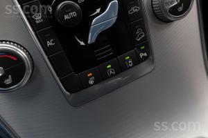 Black Volvo XC60 2017 in Jelgava, with an engine capacity of 2.40 L and mileage of 0 thousand km for 15750 €, photo 21 on AUTOMOTO.COM.LV