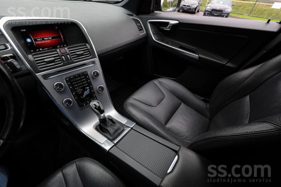Black Volvo XC60 2017 in Jelgava, with an engine capacity of 2.40 L and mileage of 0 thousand km for 15750 €, photo 22 on AUTOMOTO.COM.LV