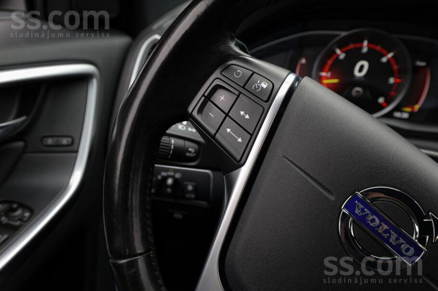 Black Volvo XC60 2017 in Jelgava, with an engine capacity of 2.40 L and mileage of 0 thousand km for 15750 €, photo 24 on AUTOMOTO.COM.LV